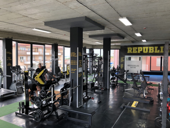 REPUBLIC GYM - Novi Banovci - Novi Banovci