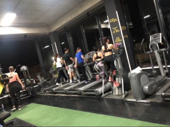 REPUBLIC GYM - Novi Banovci - Novi Banovci